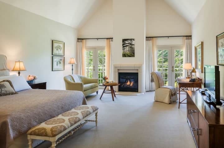 Tranquil Escape | Jetted Spa Tub. Free Breakfast - Half Moon Bay, CA