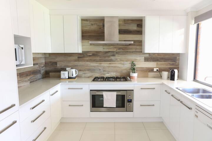 *New* Beachside Base - C21 Southcoast Holidays - Adelaide