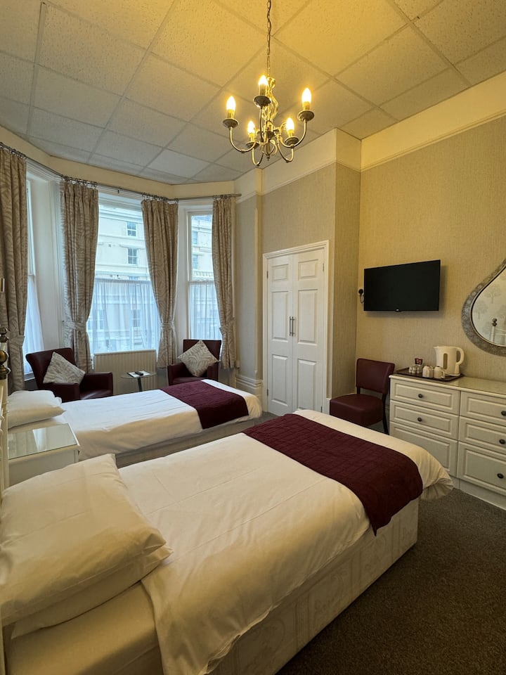 First Floor Superior Twin Room - Eastbourne