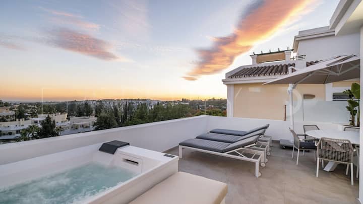 Luxury Townhouse, Private Sauna & Rooftop Jacuzzi - Marbella