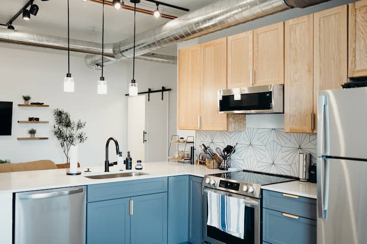 Pet-friendly!downtown Hideaway| Stunning Views - Traverse City, MI