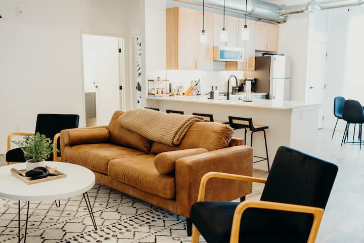 Pet-friendly!downtown Hideaway| Stunning Views - Traverse City, MI