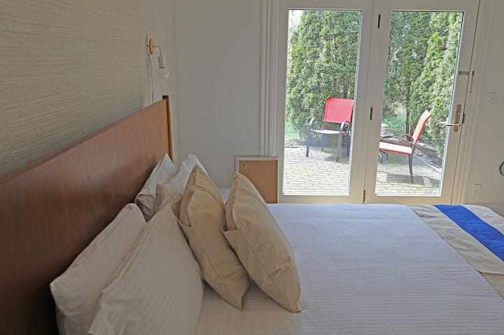 Complimentary Small Plates Breakfast - Salem