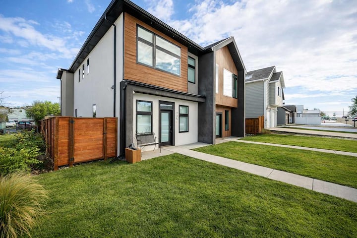 Zen-den | Sauna + King Bed, Health Oasis-sleeps 15 - Sheridan, WY