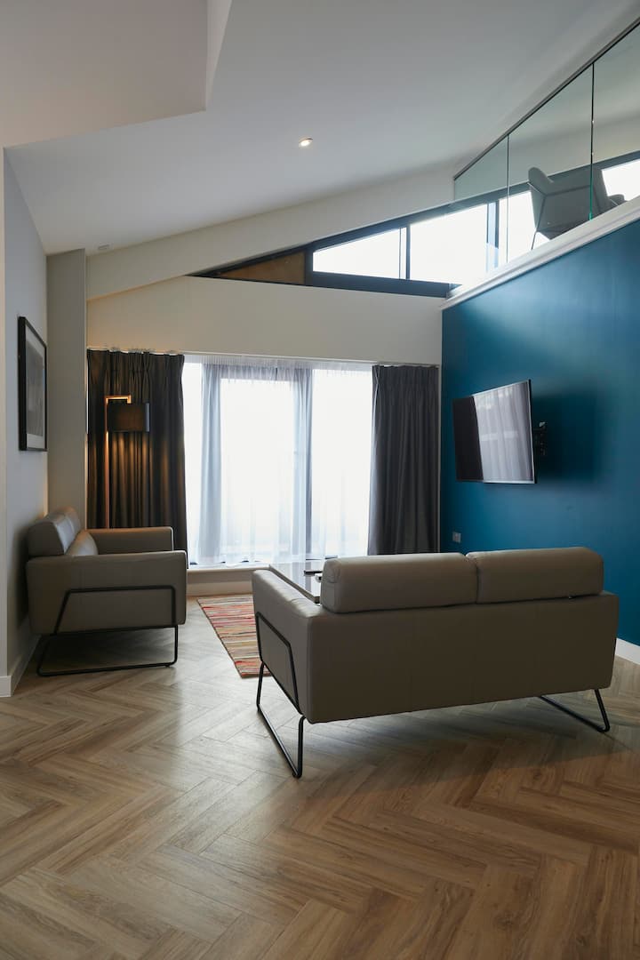 Bedroom & Work Space On Upper Level - York