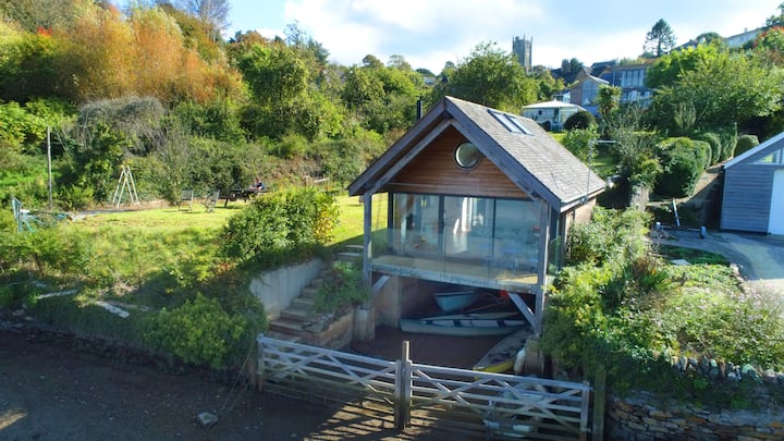 Water Edge Boathouse On The River Dart - Dartmouth