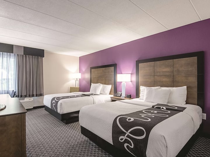 2 Family-friendly Rooms | Free Breakfast - Portland, ME