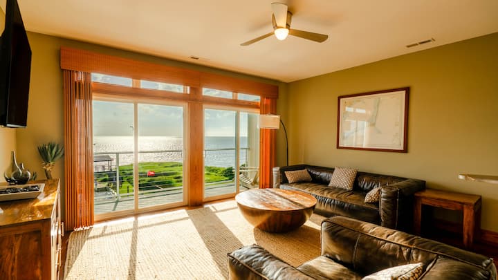 Waterfront 3-bedroom, 2.5-bathroom Penthouse Suite - Outer Banks, NC