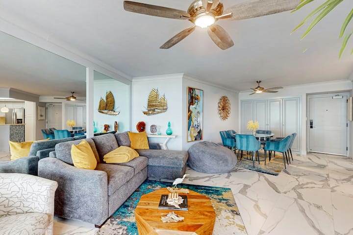 2 Br Condo With Shared Pool And Balcony - Marco Island, FL