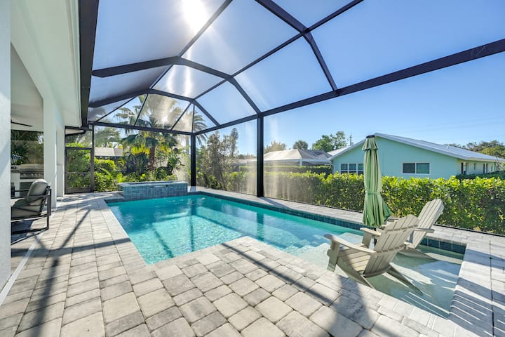 Golf, Swim & Unwind: Modern Marco Island Escape! - Marco Island, FL