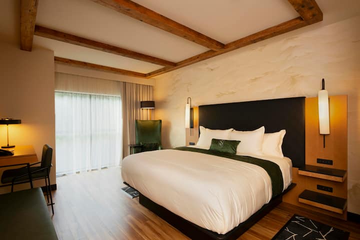 Luxury Boutique Hotel In The Heart Of The Poconos - Mount Pocono, PA