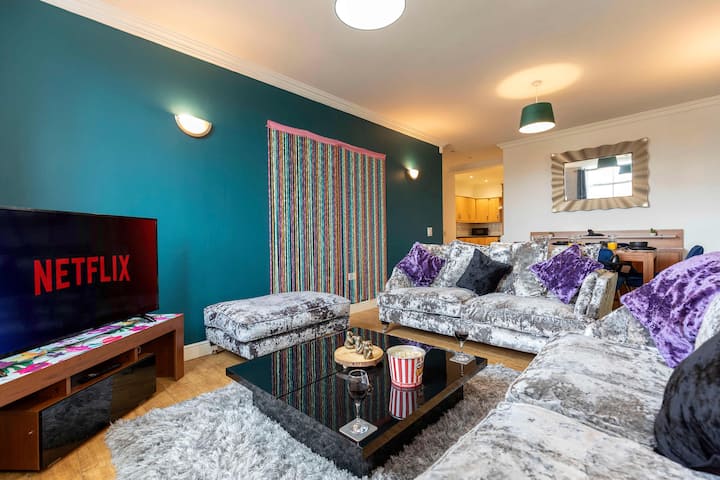 Town Centre Spacious Apartment With Private Parkin - Stockton-on-Tees