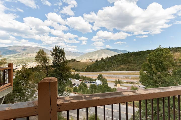 Central Location Close To I-70! - Silverthorne, CO