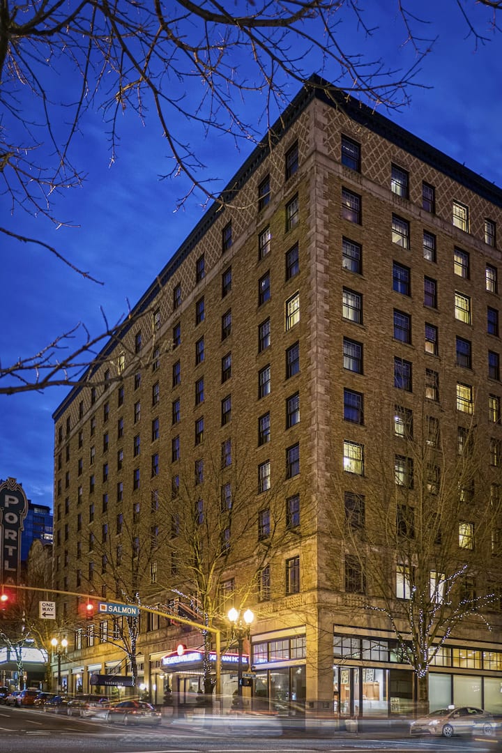 Portland’s Best Suite | Pet-friendly. Gym. Library - Portland, OR