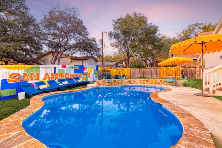 The Sunburst: Sleeps 18! Basketball & Heated Pool - San Antonio