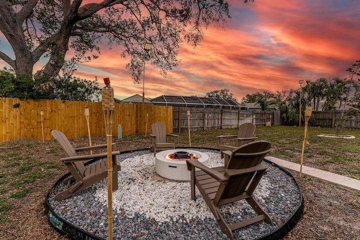 Pet-friendly Stay | Fire Pit + Arcade Fun - Bradenton, FL