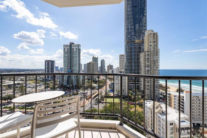 Bright High-floor Studio W/balcony | Walk To Beach - Surfers Paradise