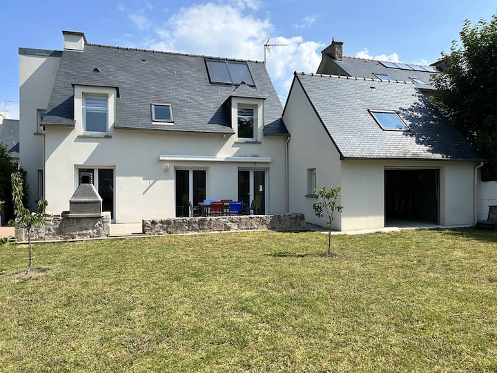 Maison Lumineuse, Entièrement Rénovée, à Quelques - Erquy