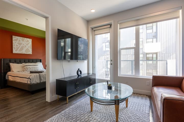 Luxury Modern Apt In Hollywood! - Beverly Hills, CA