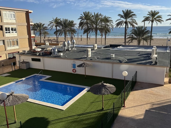 Beachfront Playa San Juan: Stunning Views & Pool - Alicante