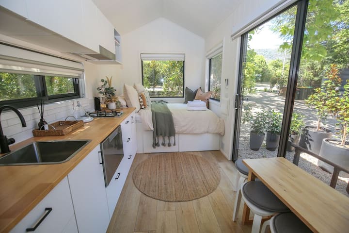 The Rocks - Maple Tiny Home - Bright