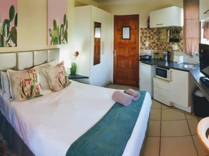 Guest Studio,  Riverside Lodge, Secunda - Evander