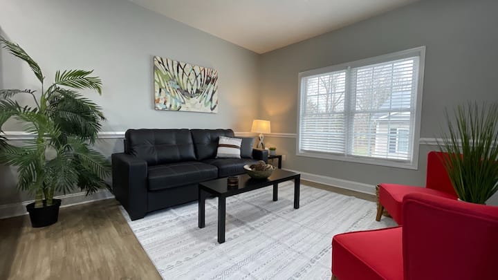 Cozy & Convenient: 2br Townhome W/ Garage - Johnson City, TN