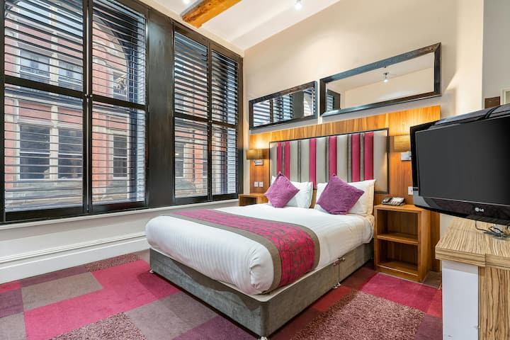 Well-placed For Exploring The City - Manchester