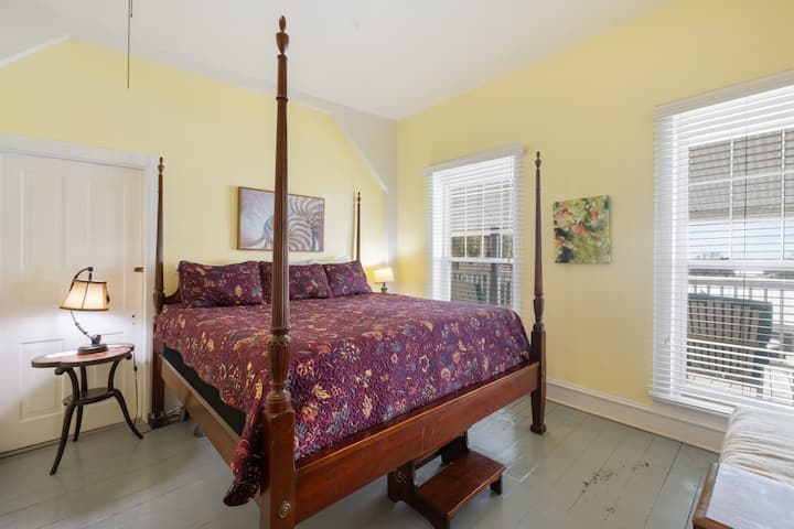 The Island Hotel King Bed Suite - Cedar Key, FL