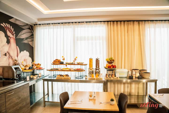 Your Stylish Deluxe Hotel Room - Malte