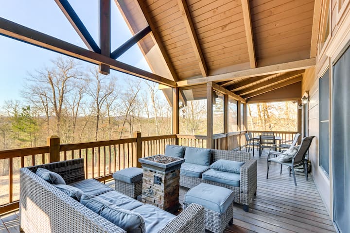 Blue Ridge ‘Orchard Overlook' Cabin W/ Hot Tub - Blue Ridge, GA