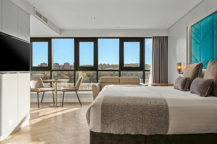 Spacious Studio With Handy Kitchenette - Gateshead