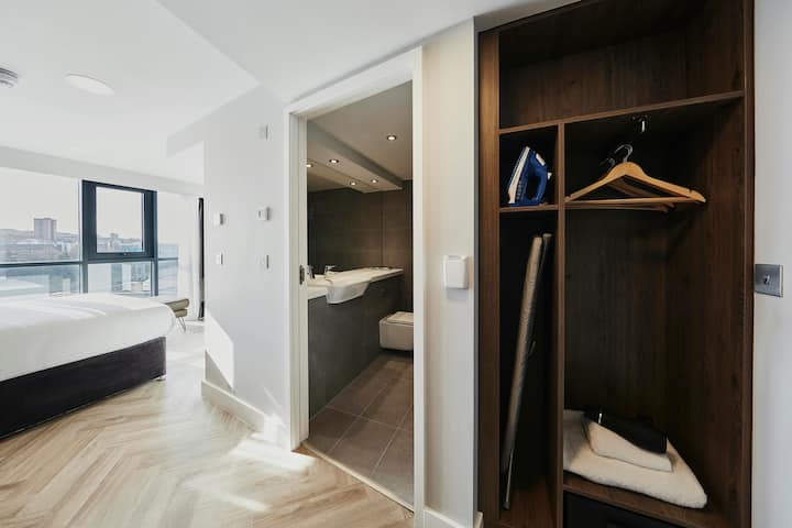 Spacious Studio With Handy Kitchenette - Newcastle upon Tyne