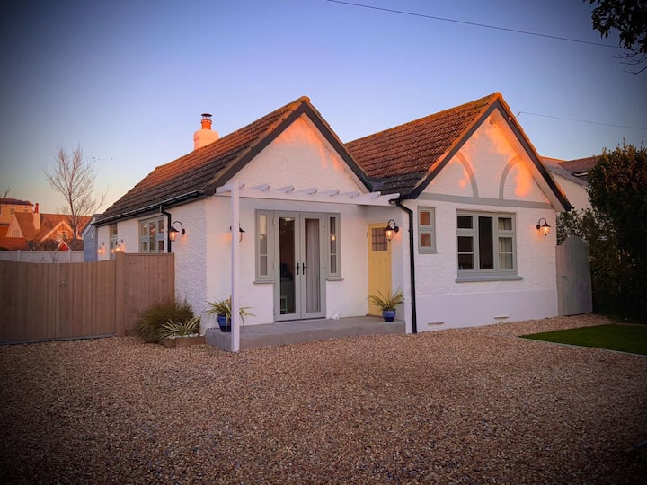 Charming Seaside Cottage - 5-min Walk To Beach - East Wittering