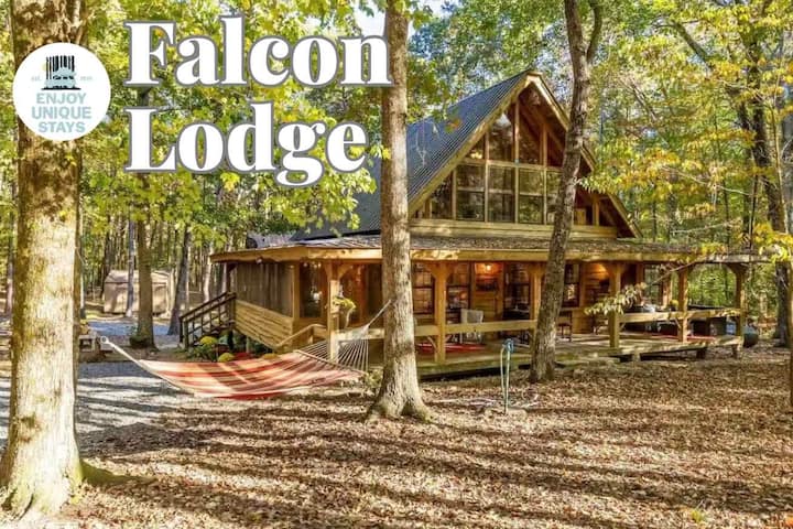 Falcon Lodge - Hot Tub, Fire Pit, & Games! - Mentone, AL