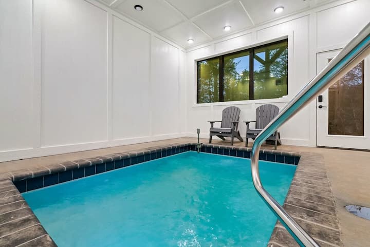 Peaceful Fall Getaway | Luxe Cabin + Private Pool - Sevierville