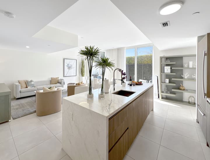 Tiffany Tides: Resort-style Beach Townhome - Fort Lauderdale, FL