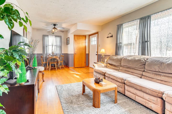 < 1 Mi To Route 66: Home W/ Large Yard! - Lincoln, IL