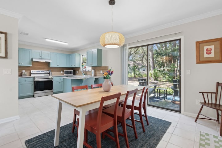 Quiet Charm: Central Island Convenience - Fernandina Beach, FL