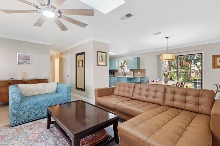 Quiet Charm: Central Island Convenience - Fernandina Beach, FL