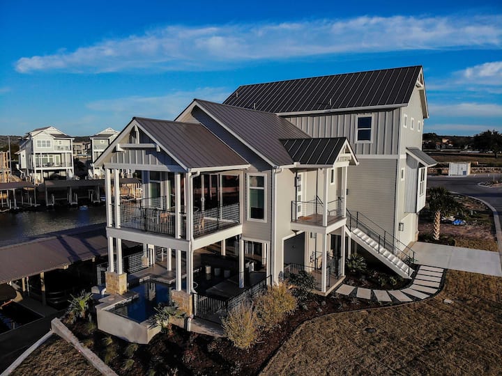 Soco Mirage: Waterfront & Swim Up Bar - Kingsland, TX