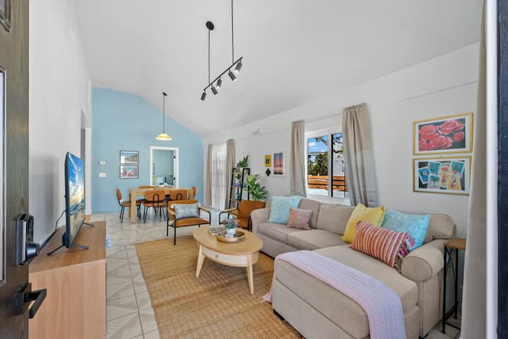 Stylish Updated Bungalow W/bridge Views & Fire Pit - San Diego, CA