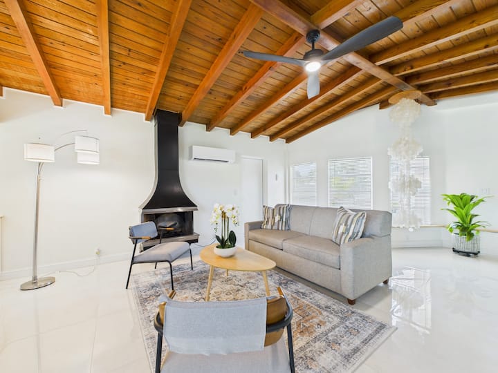 3 Bedroom / 2 Bath Beachside House With Hot Tub! - Melbourne Beach, FL