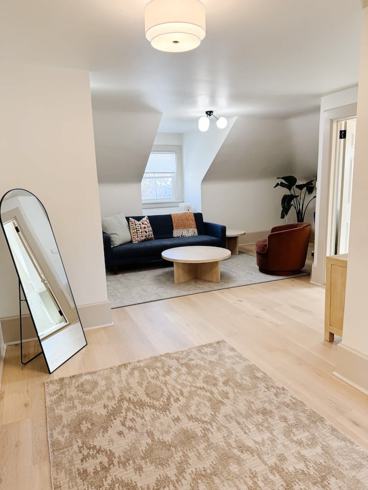 Downtown Renovated Apartment With Parking - White Plains, NY