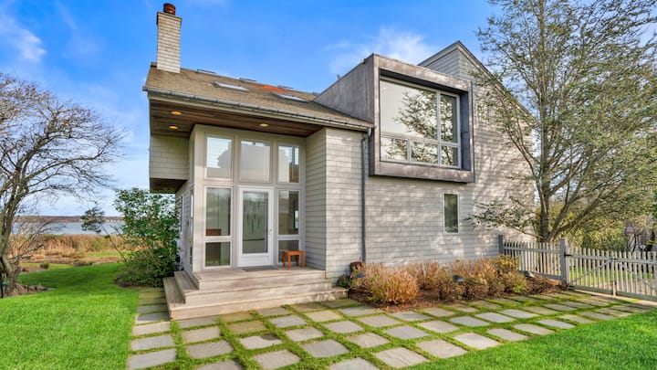3br/2.5ba: Montauk, Panoramic Water Views, Deck - Montauk, NY