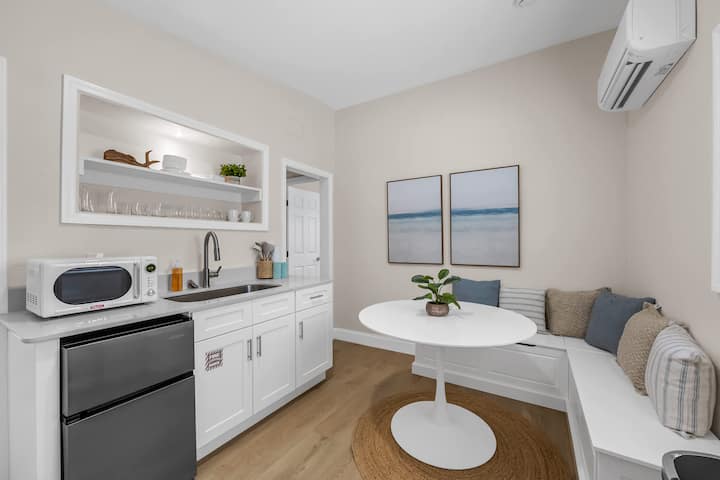 Welcome To The Drift – Your Laid-back Beach Escape - Cocoa Beach, FL