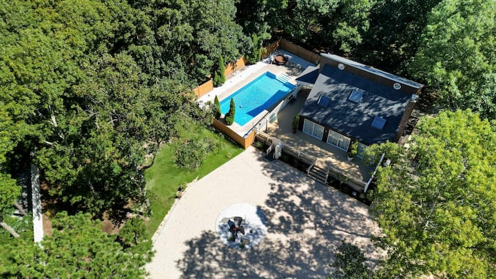 3br/3ba: Renovated & Modern, Pool, Outdoor Shower - Riverhead, NY