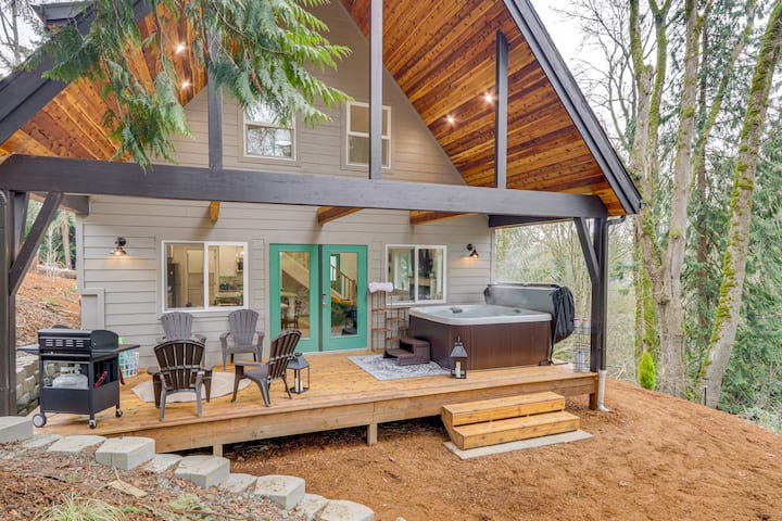 Near Rivers & Boating: Home W/ Hot Tub In Longview - Kelso, WA