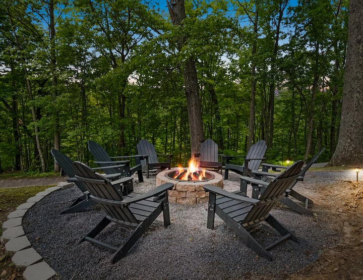 Sleep16-close2nrg-kingbed-gamerm-hottub-fencedyard - Fayetteville, WV