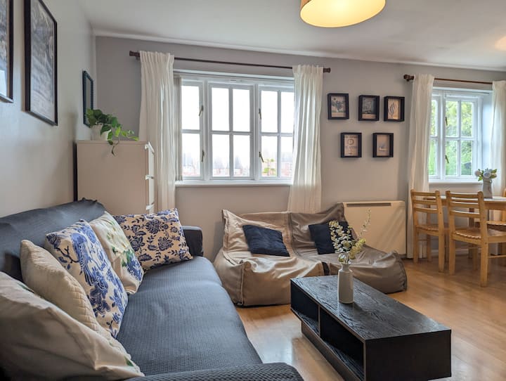 Vintage 2-bed City Centre Gem + Free Parking - Liverpool